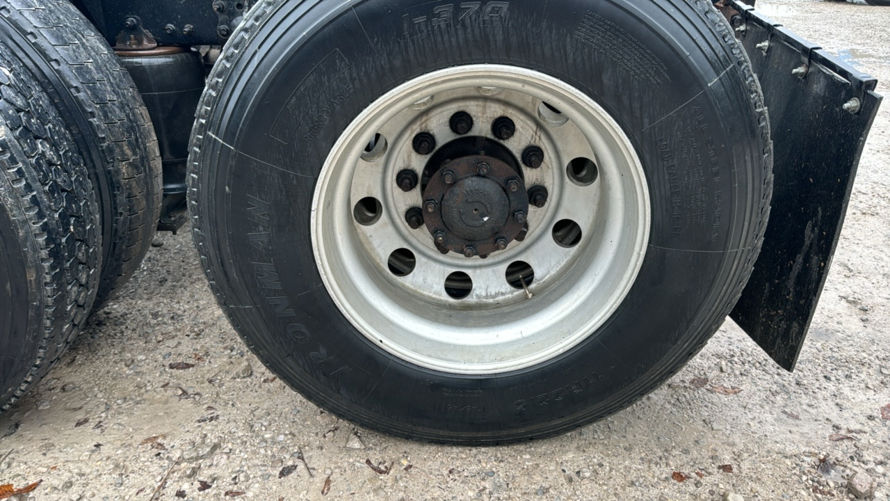 #120 - 2015 Mack Semi Truck (#18003545)