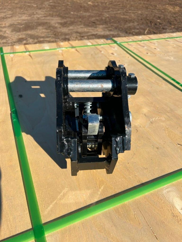 #1695A - Unused Mini Excavator Semi-Automatic Quick Changer (#22948209)