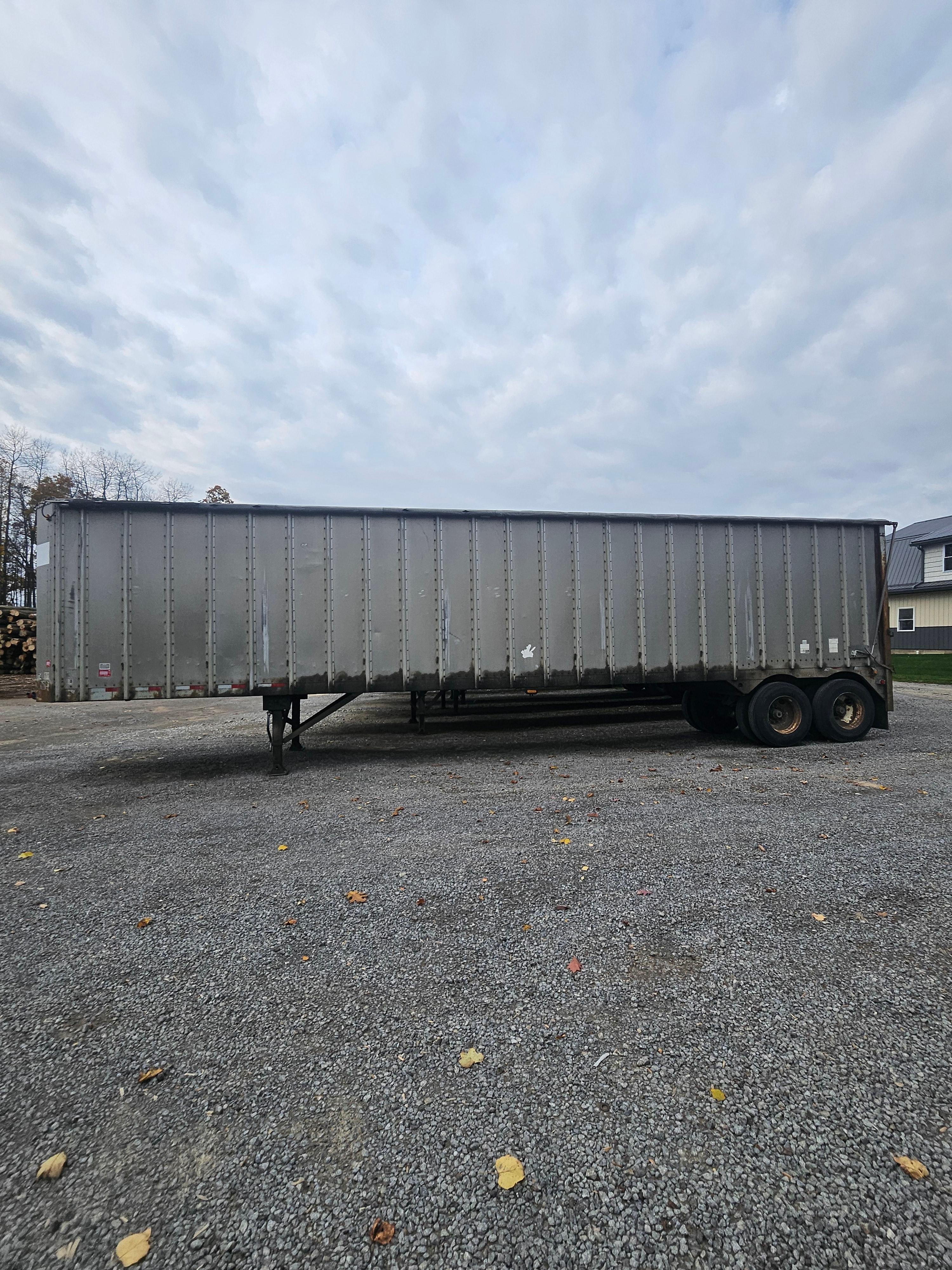 #411 - 2005 Peerless Chip Van Trailer* (#22161440)