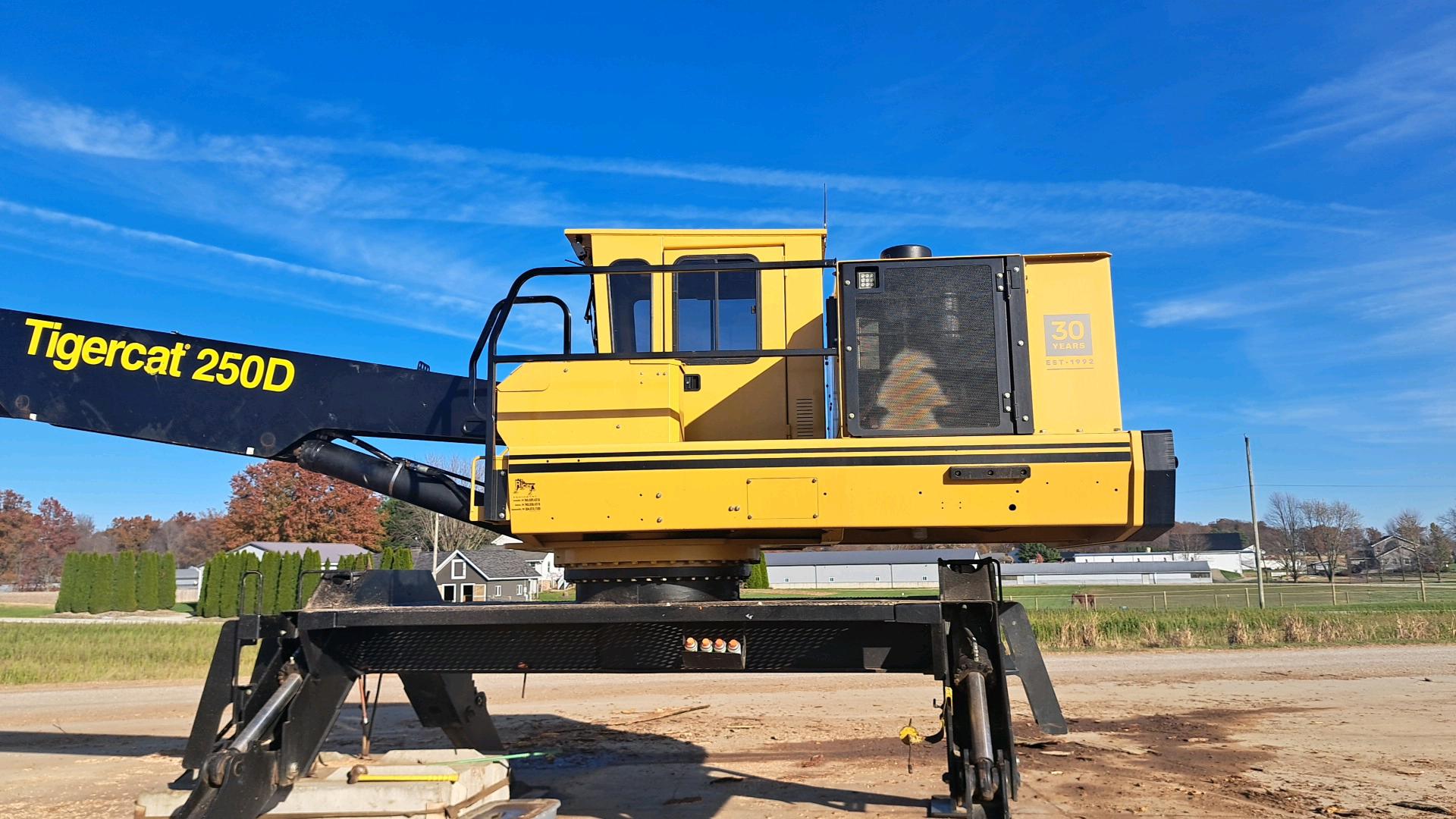 #340 - 2022 Tigercat 250D Knuckleboom (#22250017)