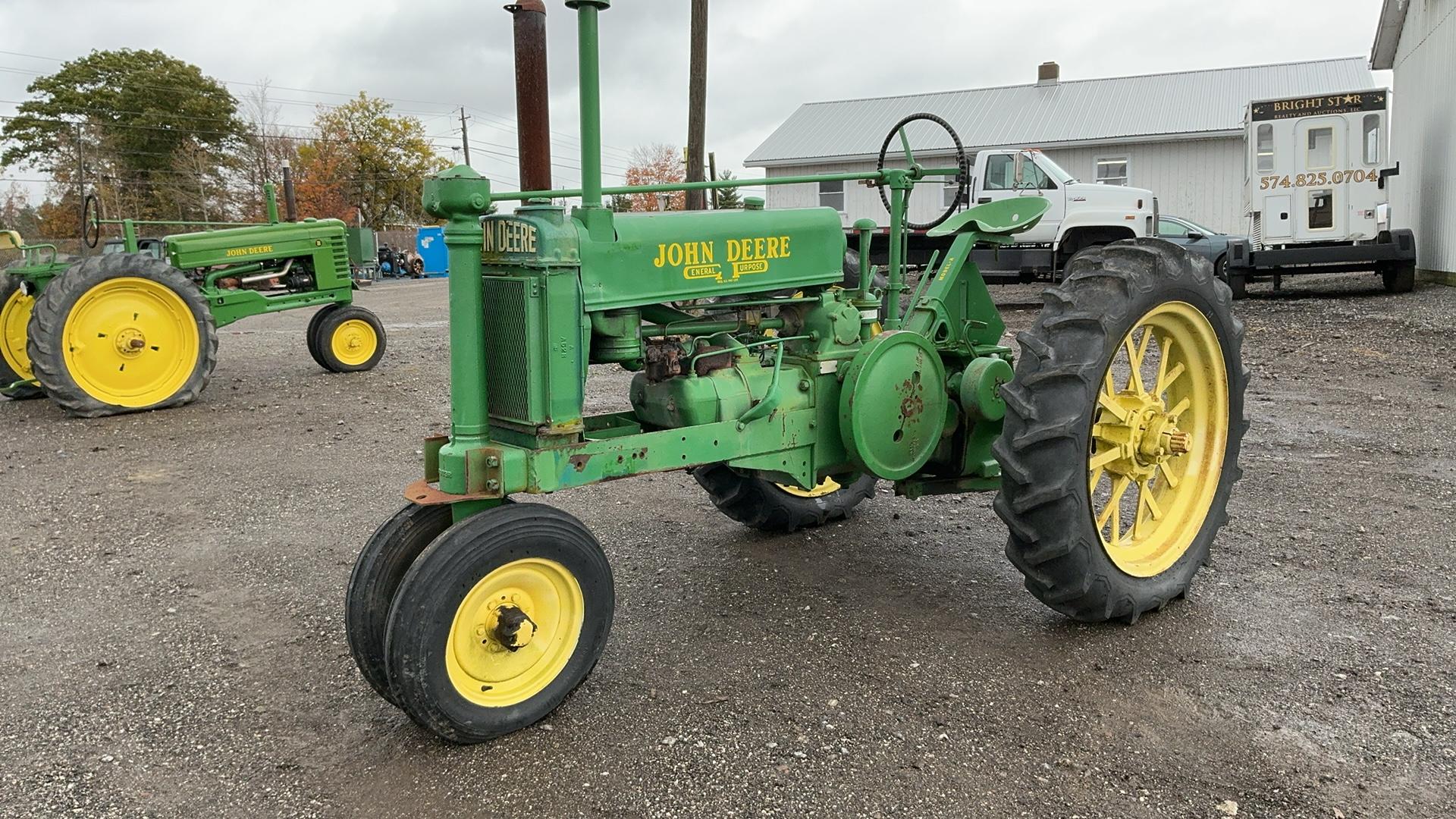 #2403 - 1938 John Deere Model A Tractor (#21969419)